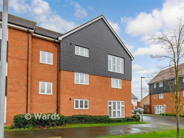 2 bedroom ground flat for sale