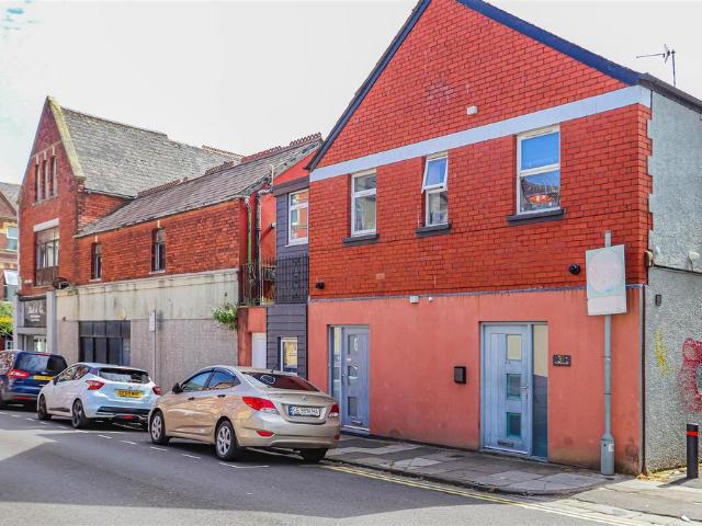 2 bedroom ground flat for sale