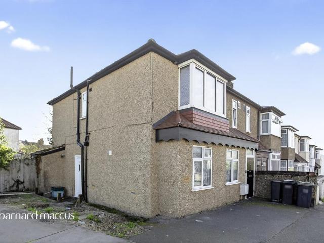 2 bedroom ground flat for sale