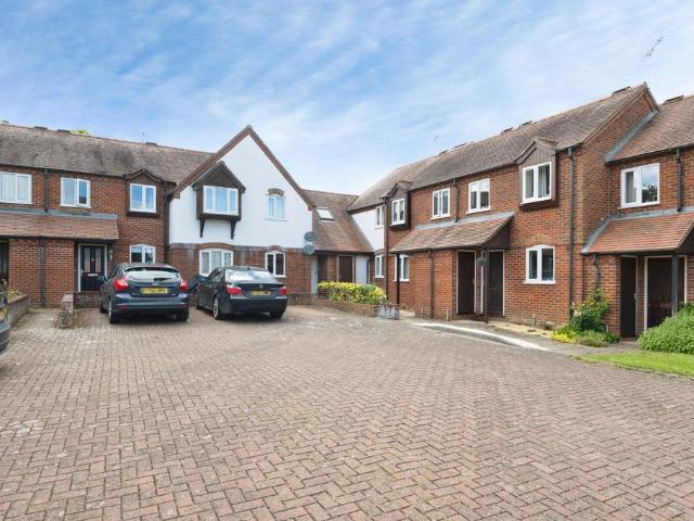 2 bedroom ground flat for sale