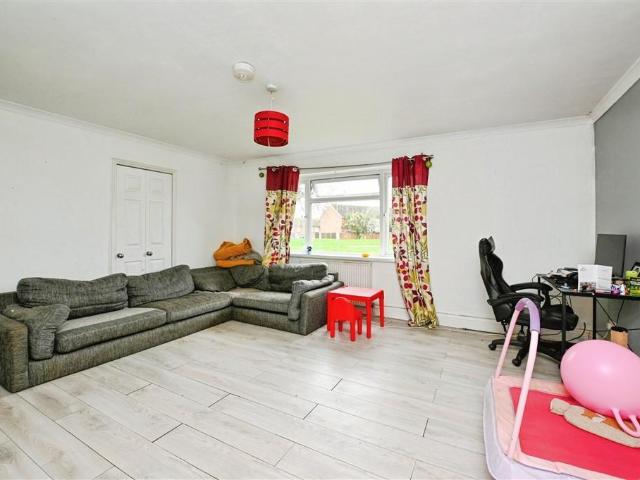2 bedroom ground flat for sale
