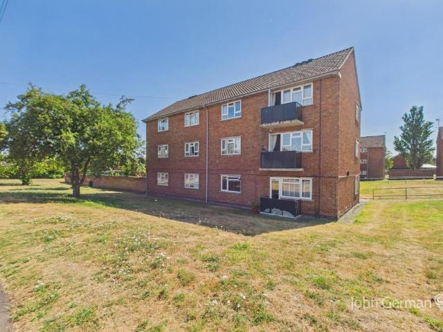 2 bedroom ground flat for sale