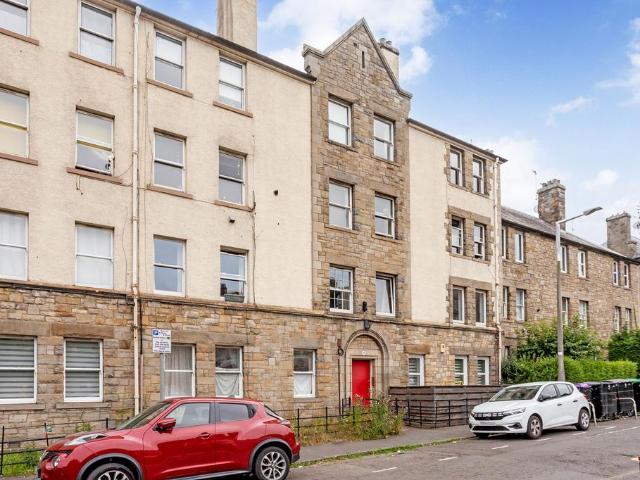 2 bedroom ground flat for sale
