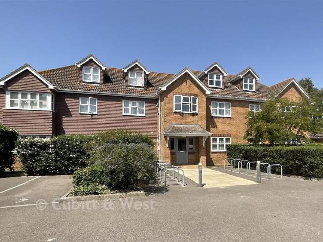 2 bedroom ground flat for sale