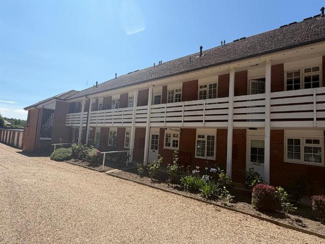 2 bedroom ground flat for sale