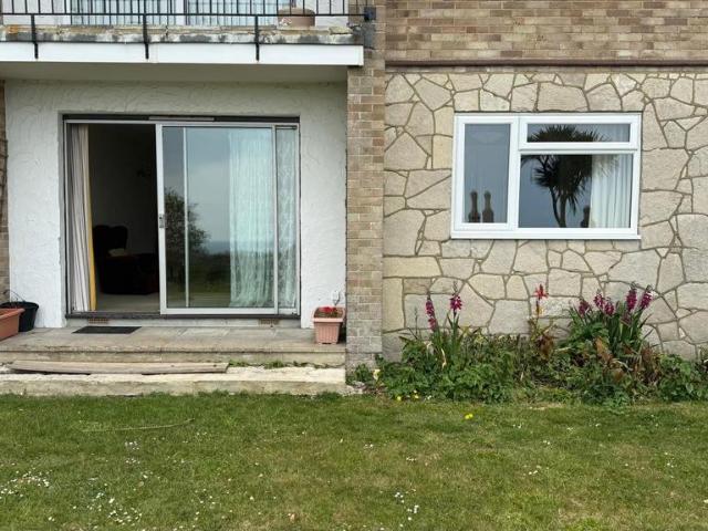 2 bedroom ground flat for sale