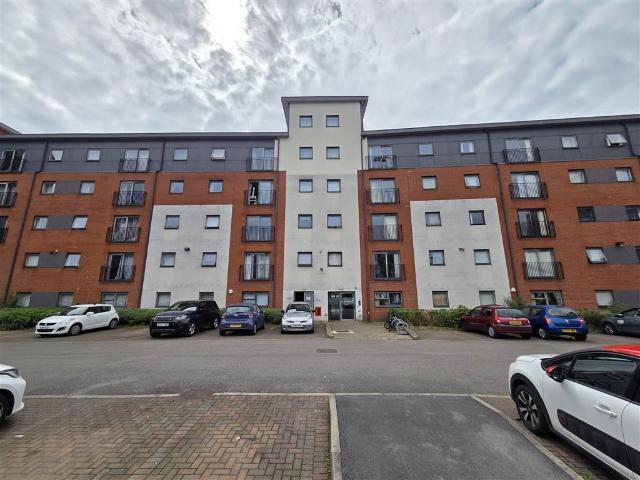 2 bedroom ground flat for sale
