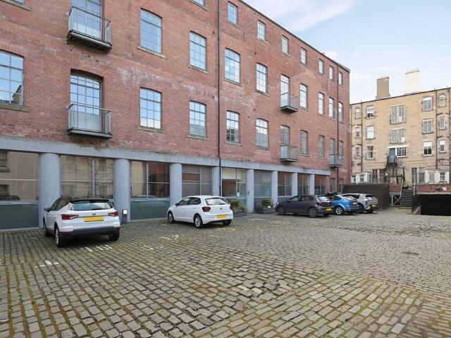 2 bedroom ground flat for sale