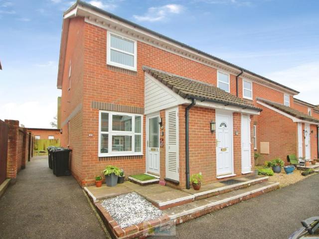 2 bedroom ground flat for sale