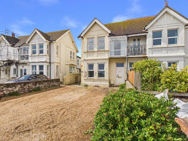2 bedroom ground flat for sale