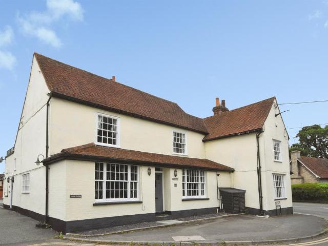 2 bedroom ground flat for sale