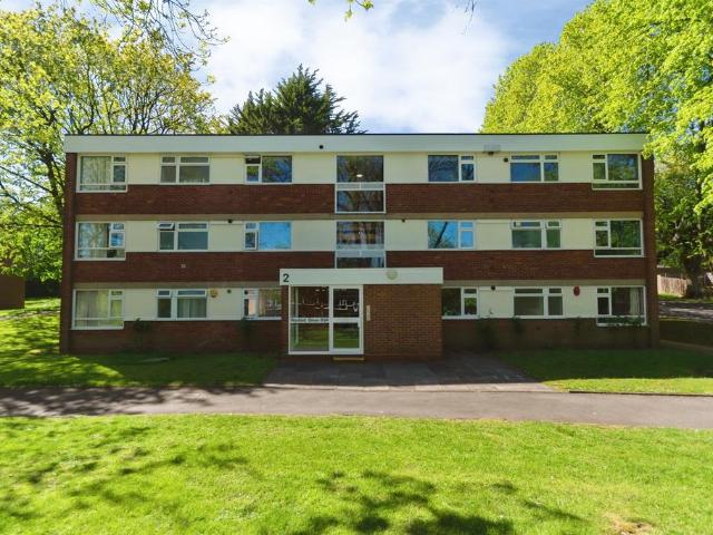 2 bedroom ground flat for sale