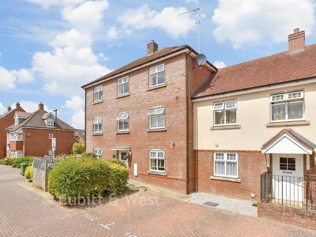 2 bedroom ground flat for sale