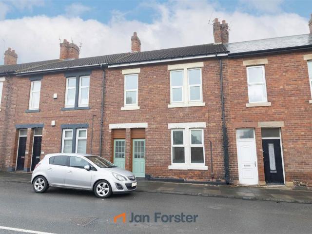 2 bedroom ground flat for sale