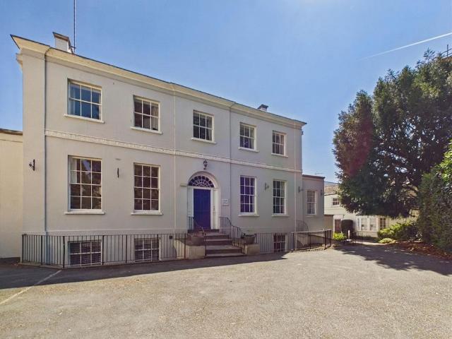 2 bedroom ground flat for sale