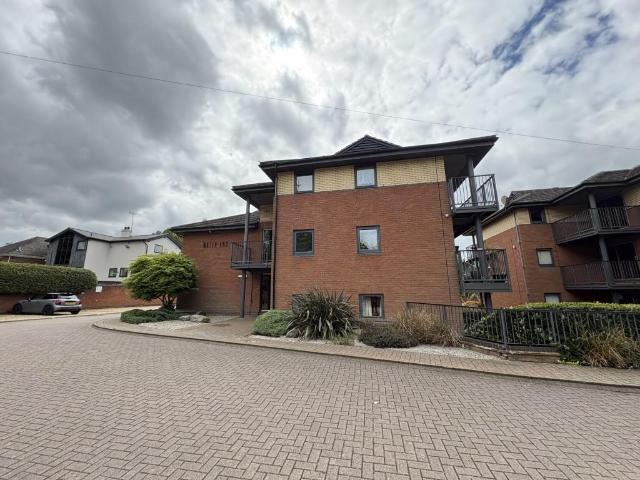 2 bedroom ground flat for sale