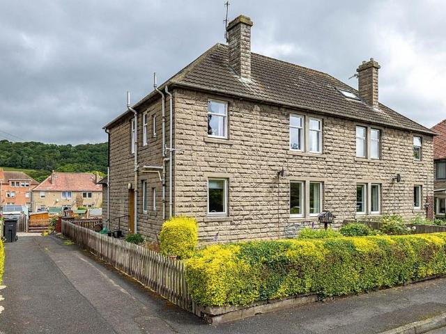 2 bedroom ground flat for sale