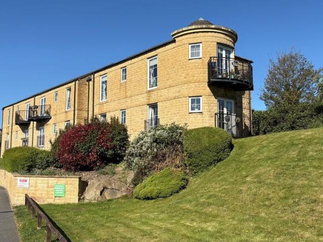 2 bedroom ground flat for sale