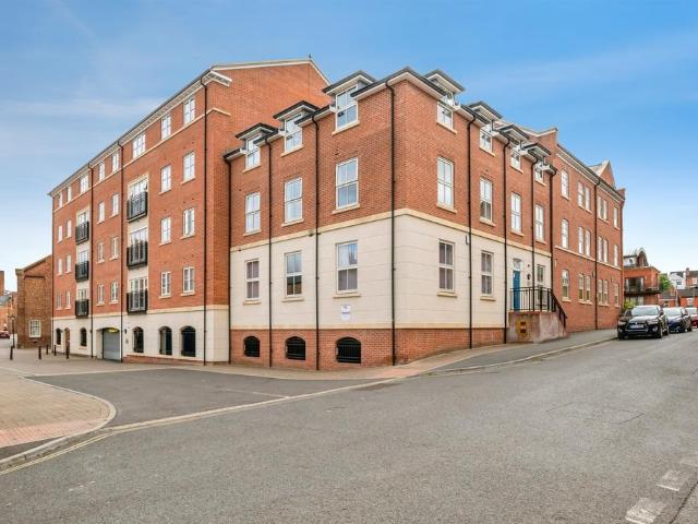 2 bedroom ground flat for sale