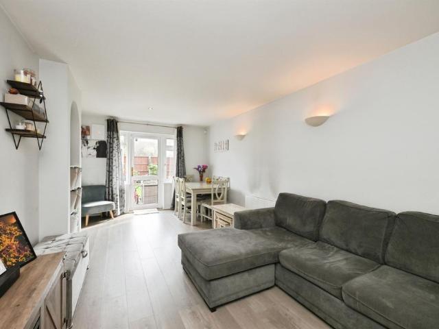 2 bedroom ground flat for sale