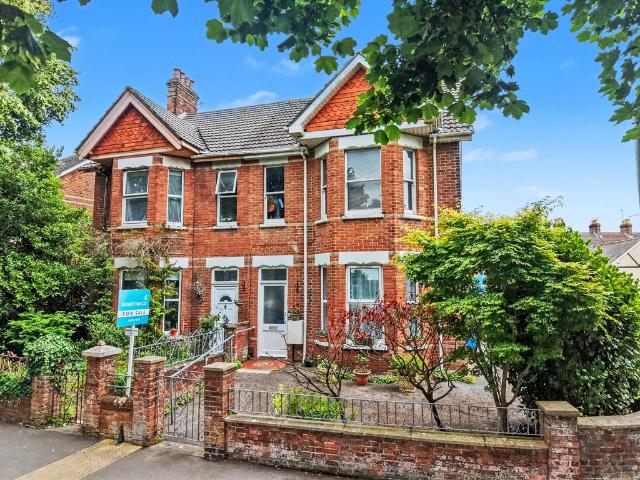2 bedroom ground flat for sale