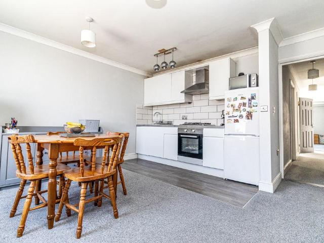 2 bedroom ground flat for sale