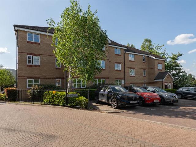 2 bedroom ground flat for sale