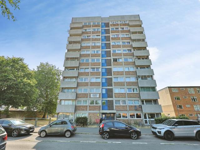 2 bedroom ground flat for sale