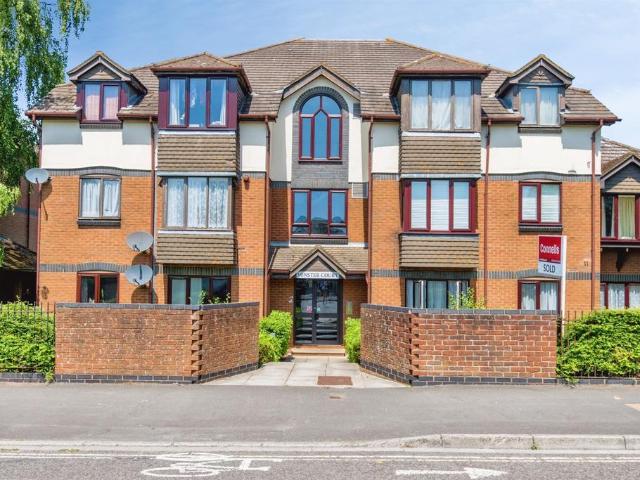 2 bedroom ground flat for sale