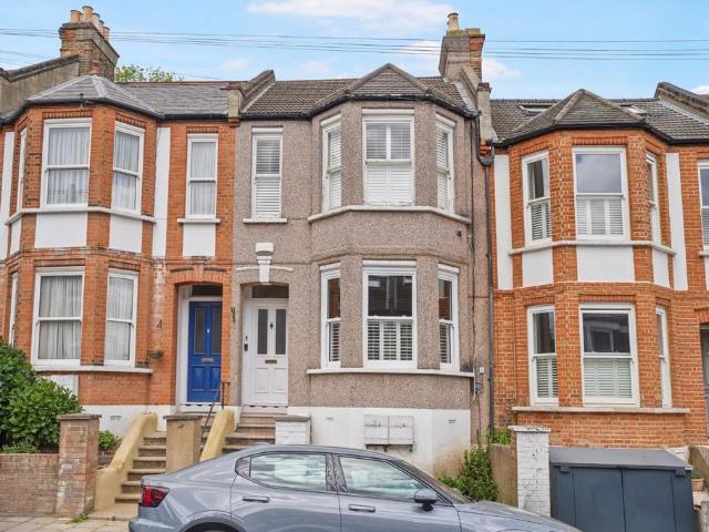 2 bedroom ground flat for sale