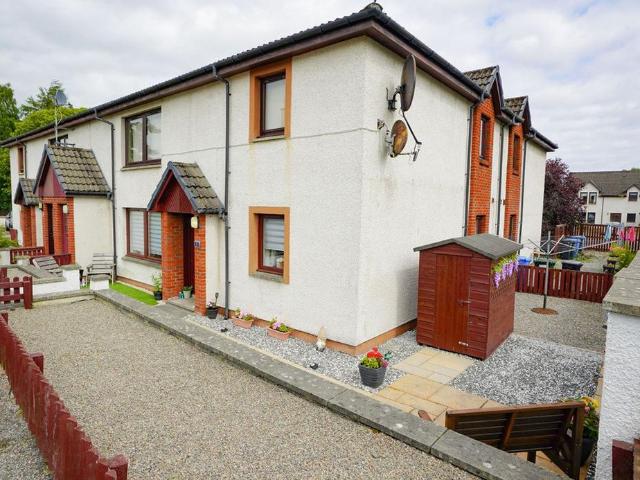 2 bedroom ground flat for sale