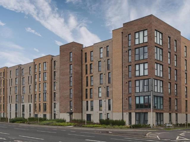 2 bedroom ground flat for sale
