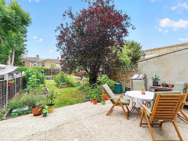 2 bedroom ground flat for sale