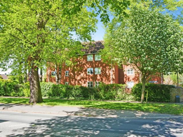 2 bedroom ground flat for sale