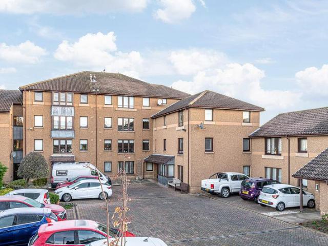 2 bedroom ground flat for sale