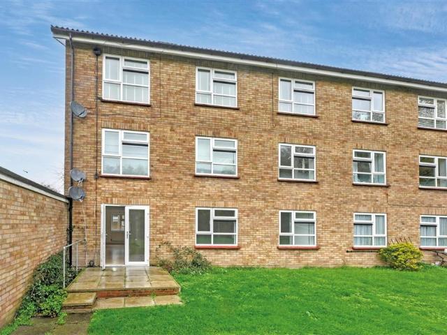 2 bedroom ground flat for sale