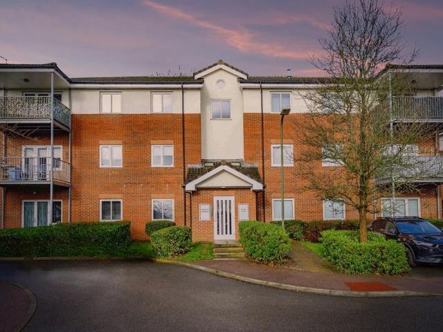 2 bedroom ground flat for sale