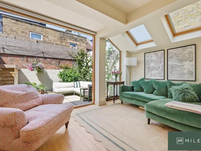 2 bedroom ground flat for sale