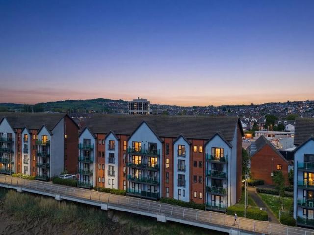 2 bedroom ground flat for sale