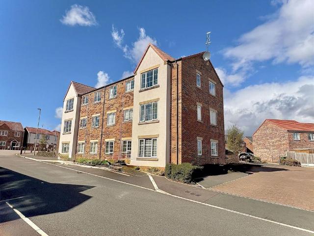 2 bedroom ground flat for sale