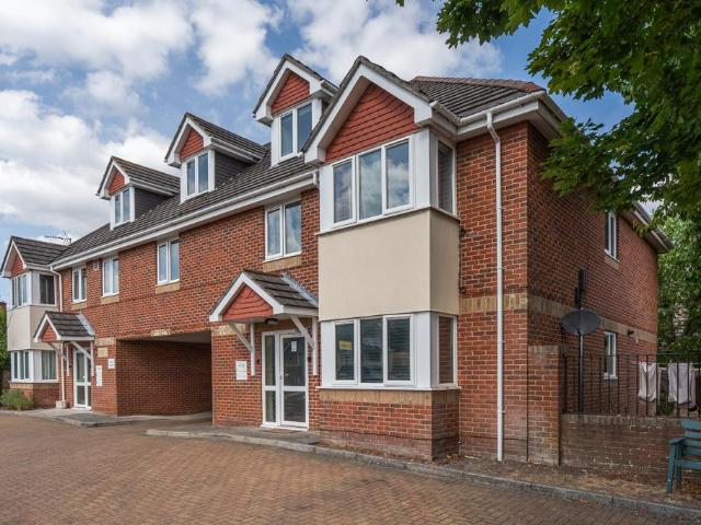 2 bedroom ground flat for sale