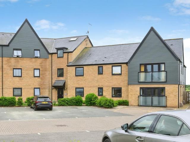 2 bedroom ground flat for sale