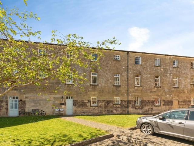 2 bedroom ground flat for sale