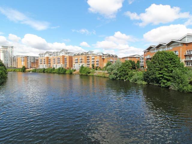 2 bedroom ground flat for sale