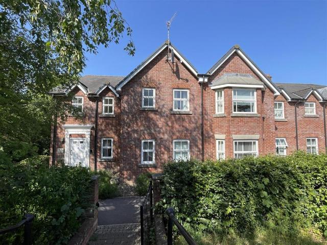 2 bedroom ground flat for sale