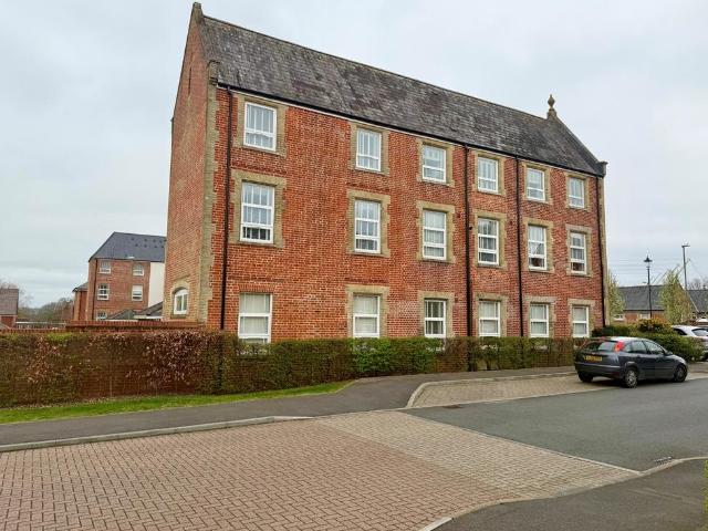 2 bedroom ground flat for sale