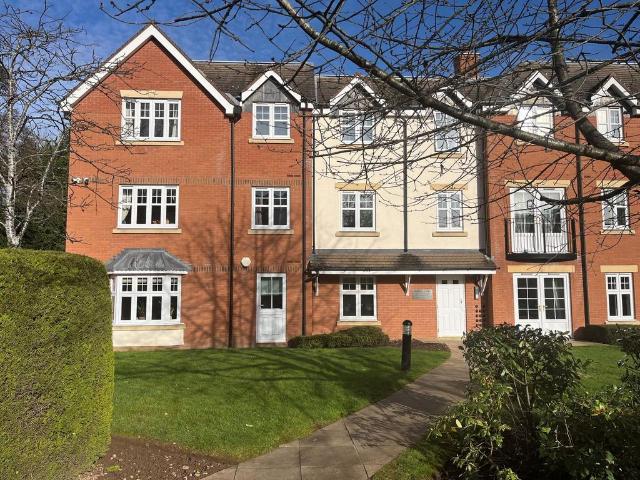 2 bedroom ground flat for sale