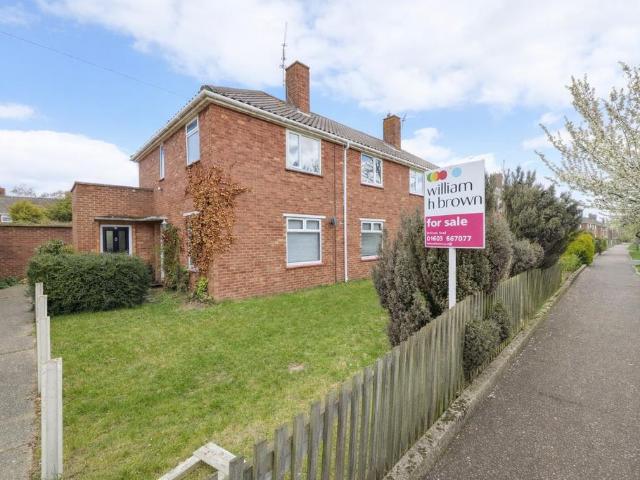 2 bedroom ground flat for sale
