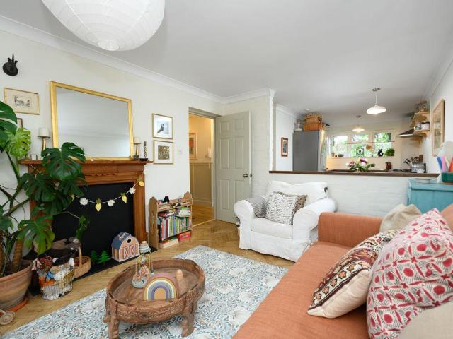 2 bedroom ground flat for sale