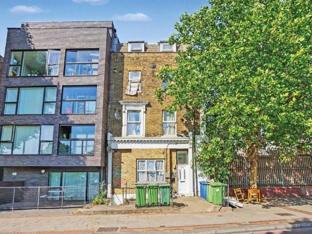 2 bedroom ground flat for sale